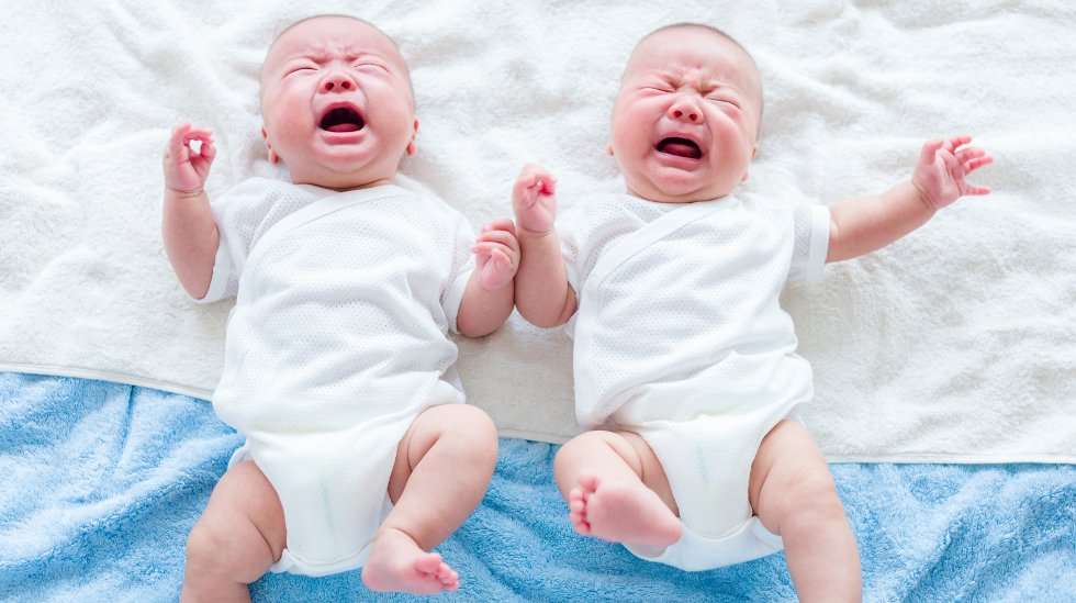 itkevat_kaksoset_980-3 | IVF-kaksosia odottava pari: "Olemme kuin ...